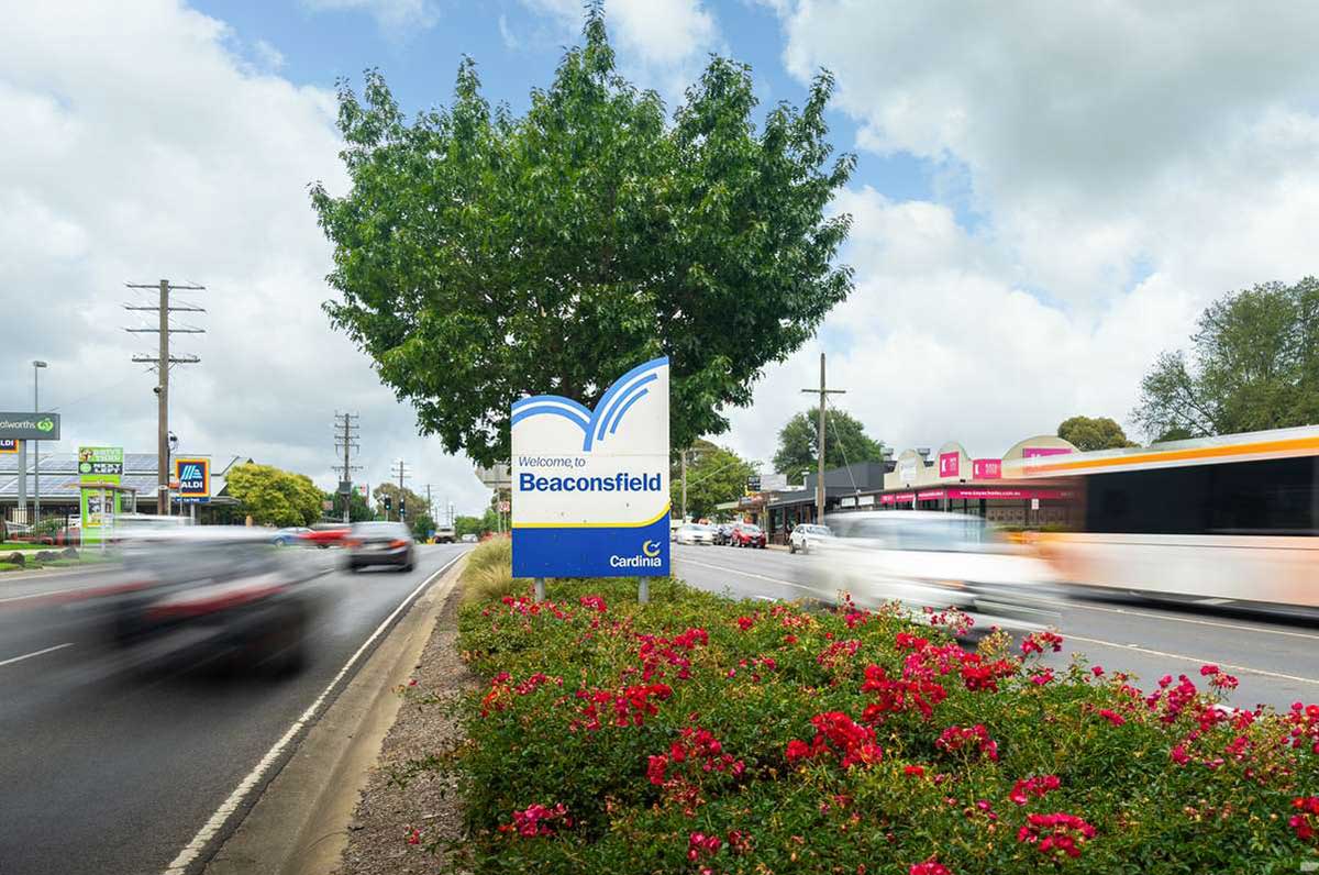 Melbourne By Rail: Along the Packenham Line