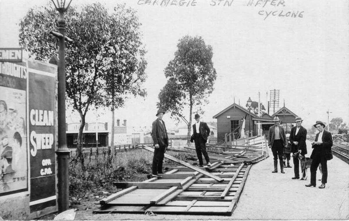 Melbourne By Rail: Along the Packenham Line