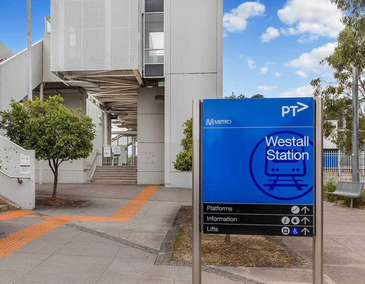 Melbourne By Rail: Along the Packenham Line